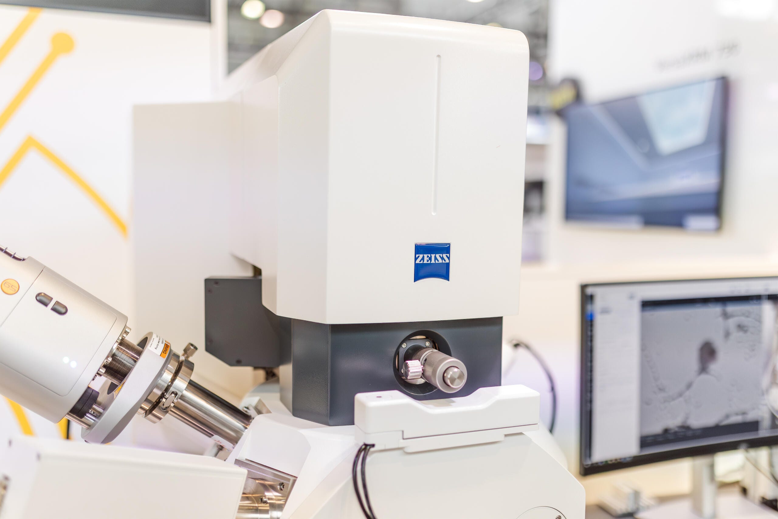 ZEN core für alle ZEISS Rasterelektronenmikroskope verfügbar